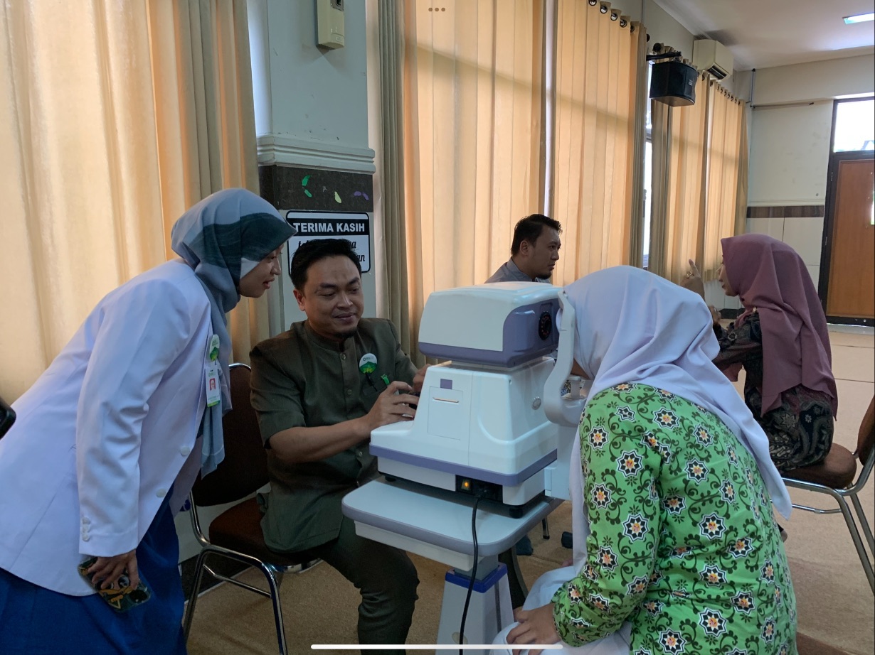 Edukasi Kesehatan Mata di Era Digital: SMAHA dan RSI Sultan Agung ...